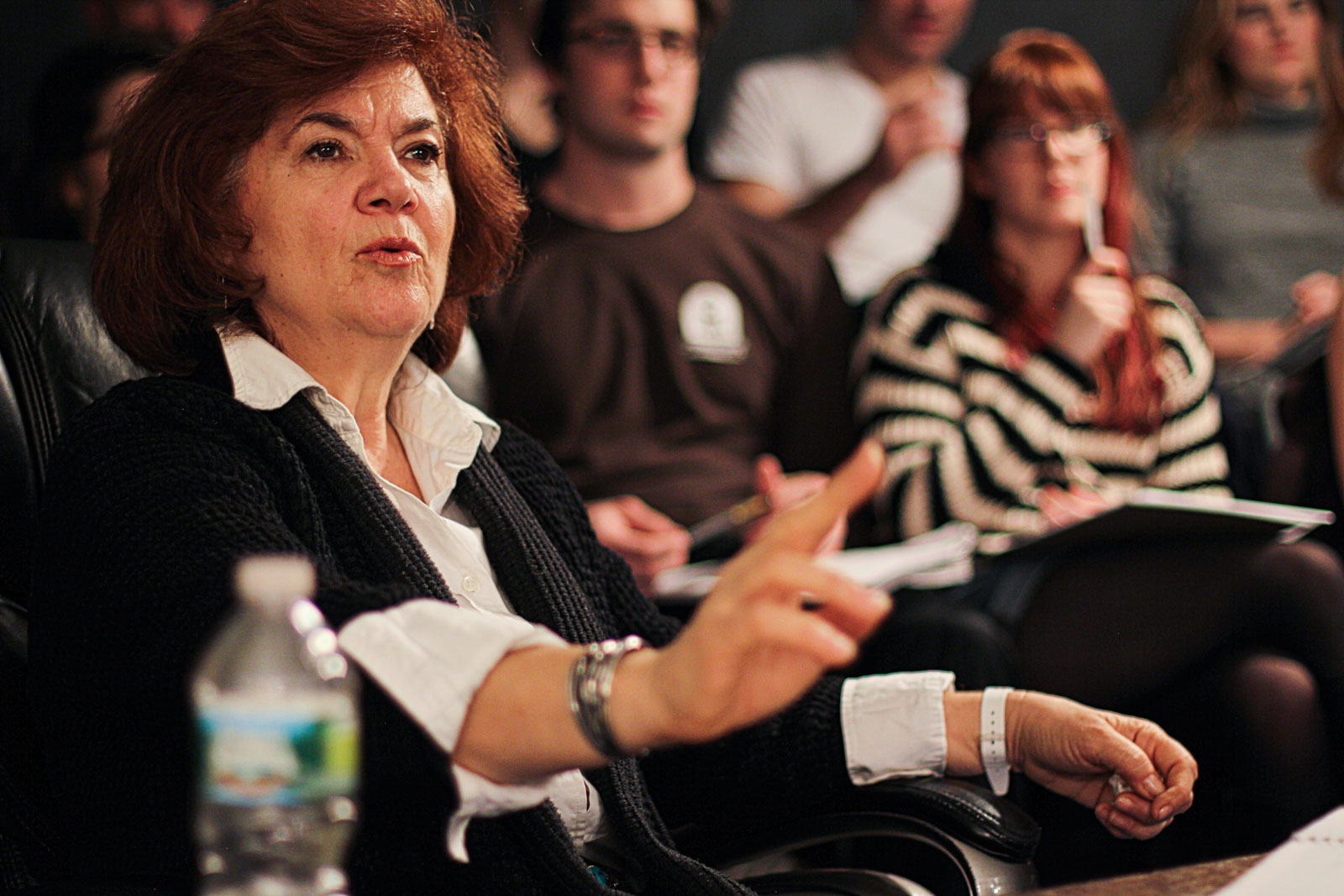 Suzanne Esper | ARTA Base documentaire